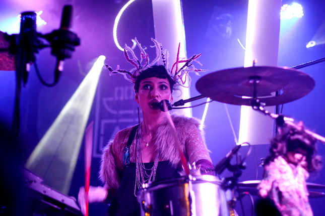 Kézigránát, szögbelövő, fémprés - a Lydia Lunch Retrovirus koncertje az ...