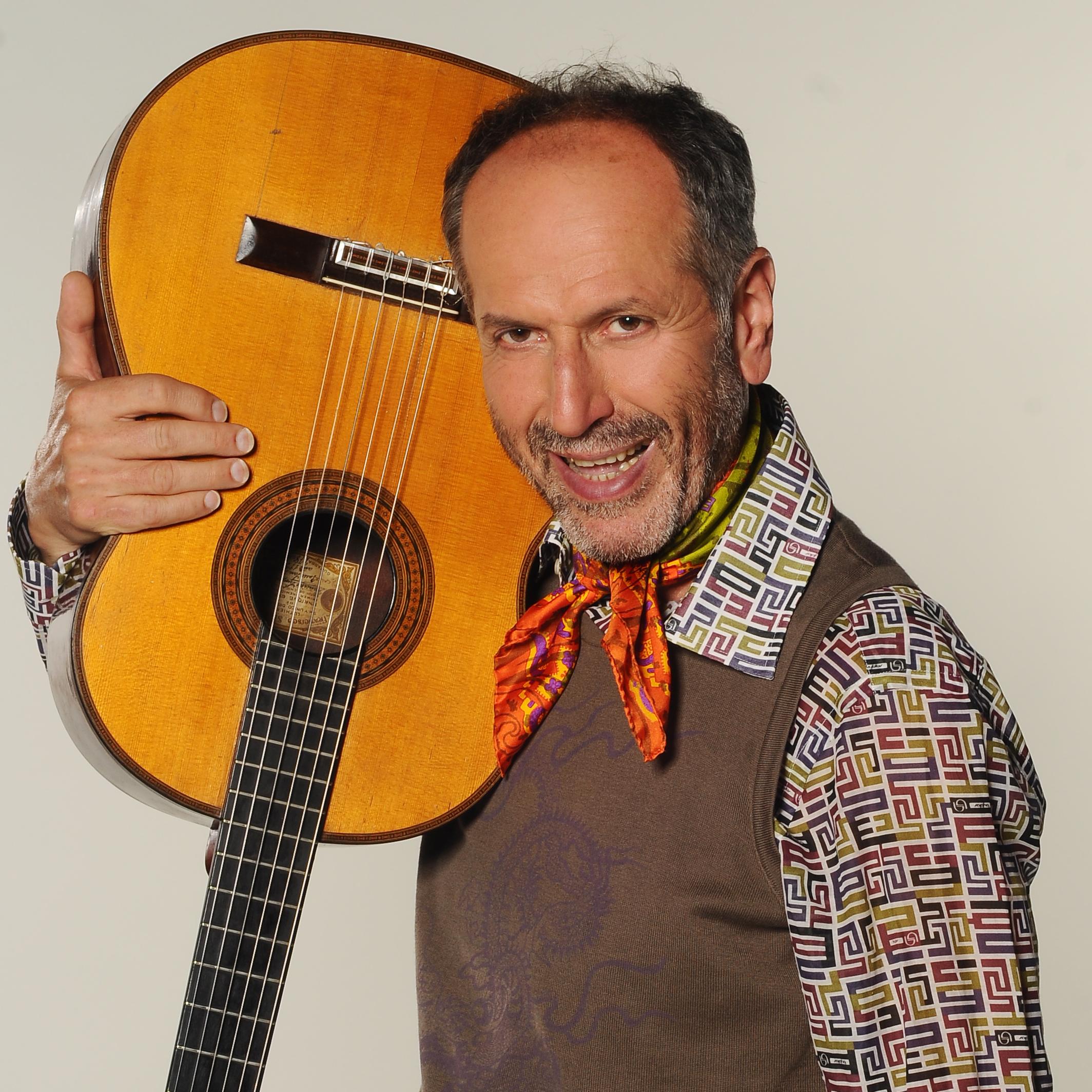 Benkő Dániel egy 44 évvel fiatalabb lány domborulataitól kerül ihletett ...