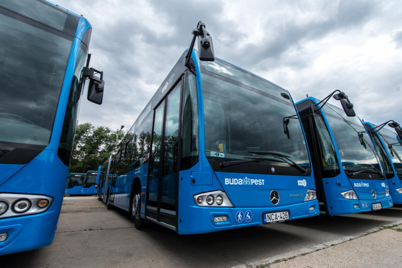 Vigyáznak az utasokra az új budapesti buszok