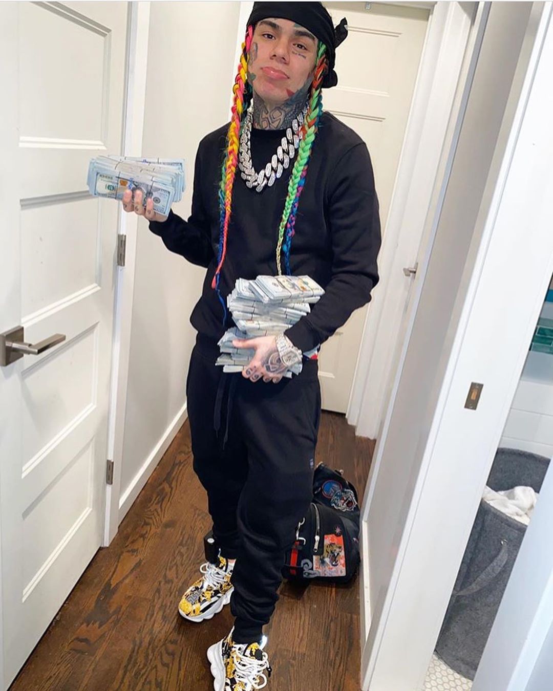 Három nap alatt közel 48 millióan hallgatták meg a botrányos rapper ...