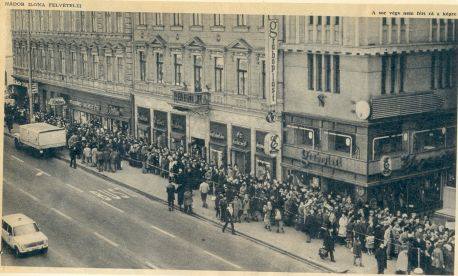 Két kilométeres sor és rendőrkordon, megrohamozták az emberek a ...