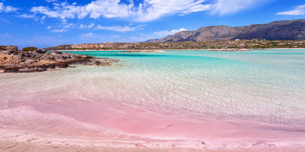 Elképesztően látványos strand Krétán, ahol sok helyen rózsaszín ...